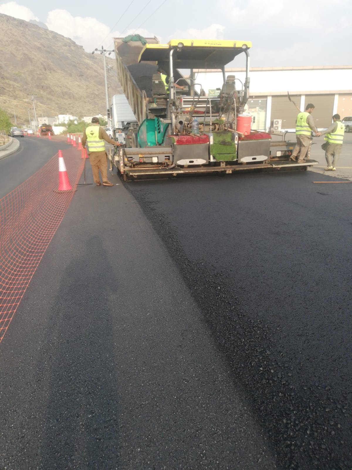 Asphalting streets and roads | San United General Contracting Company